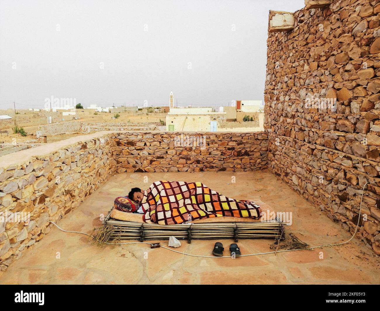 Mauritania, Chinguetti, boy sleeping Stock Photo - Alamy