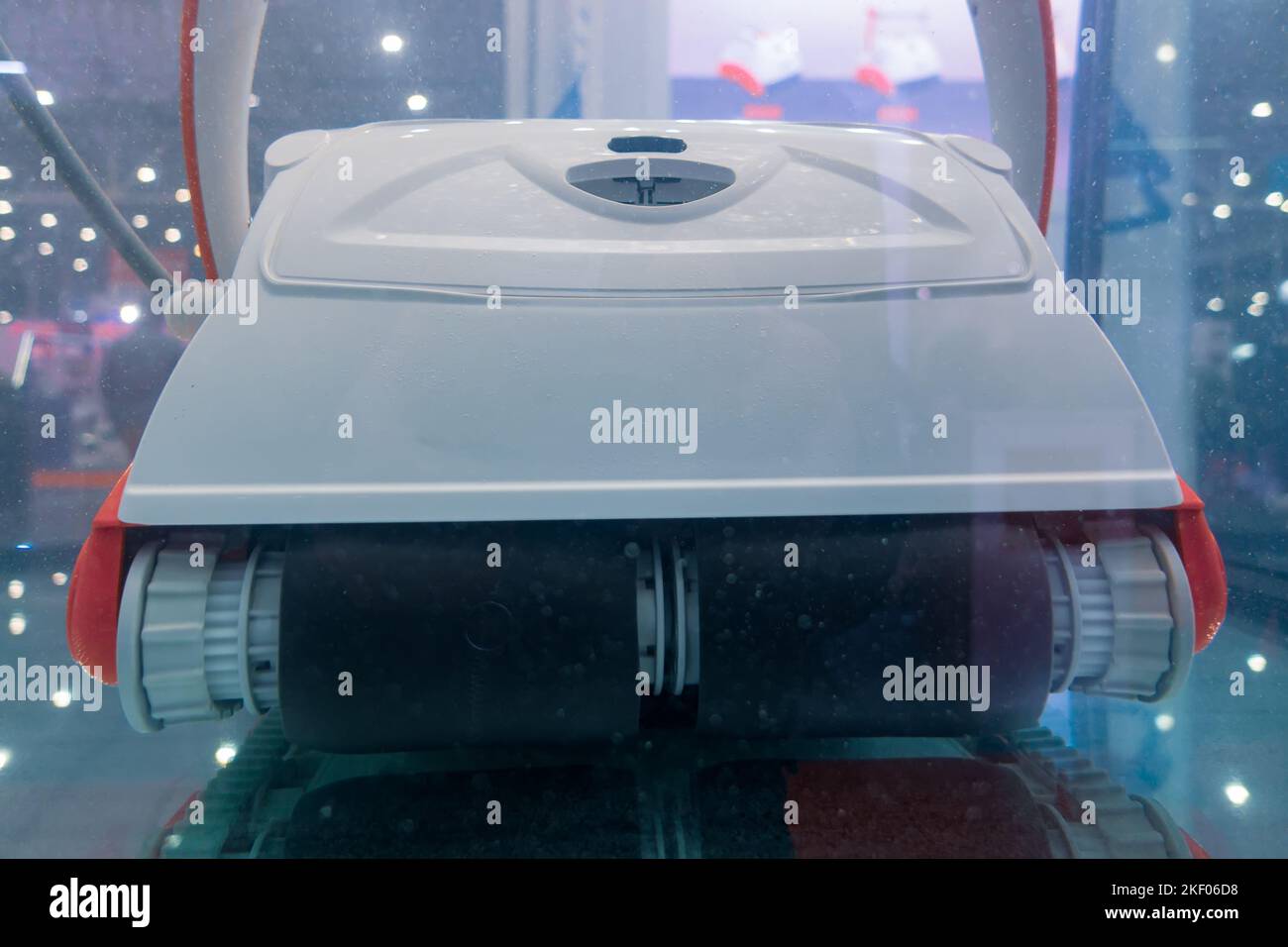 Pool hygiene robot hi-res stock photography and images - Alamy