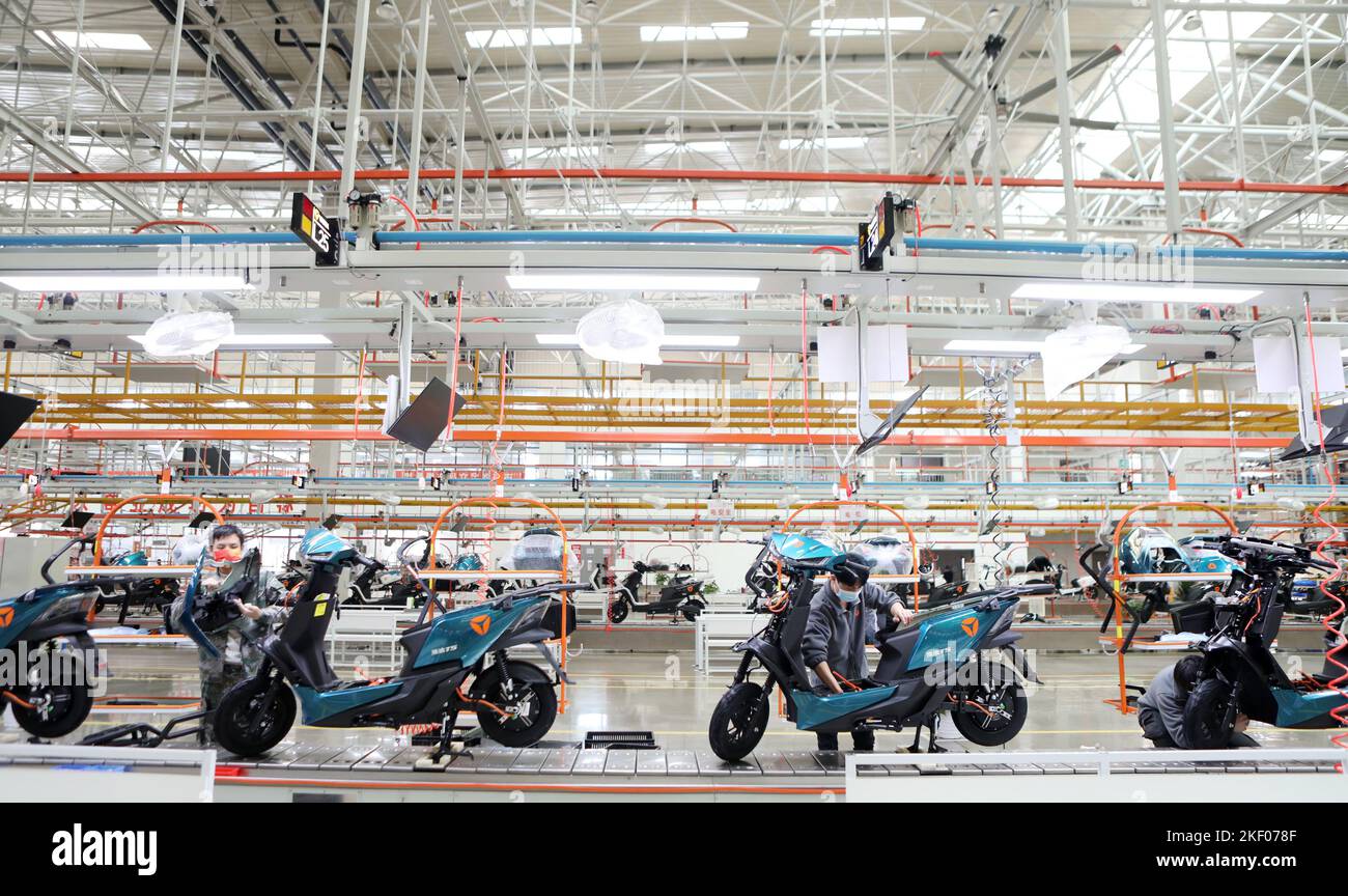 Motorcycle production line hi-res stock photography and images - Alamy