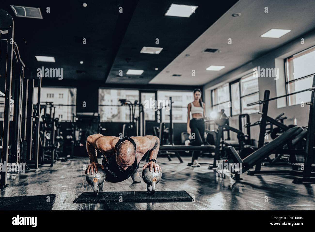 male bodybuilder performing push - ups from weights Stock Photo - Alamy