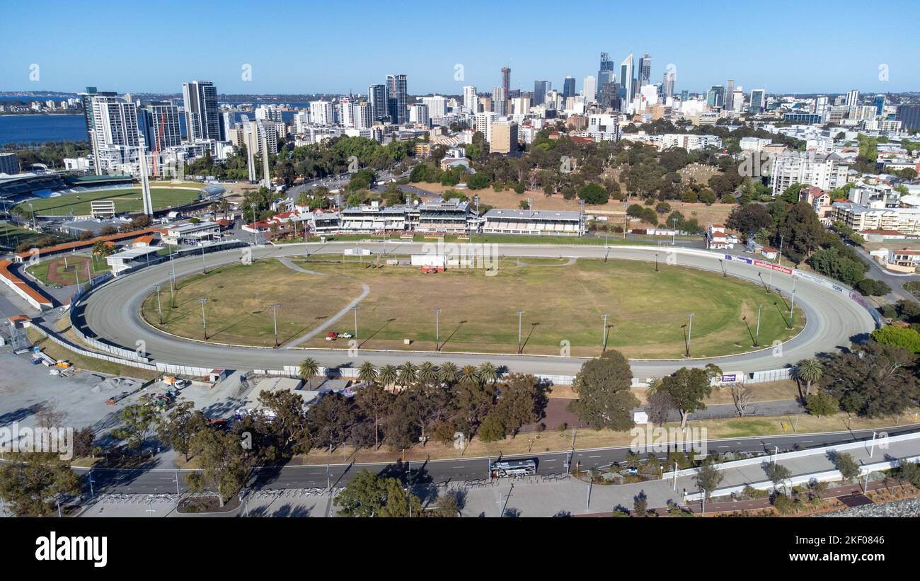 Harness racing at gloucester park hi-res stock photography and images ...