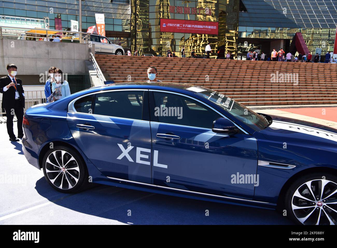 Visitors are watching the auto show at the 26th Dalian International ...