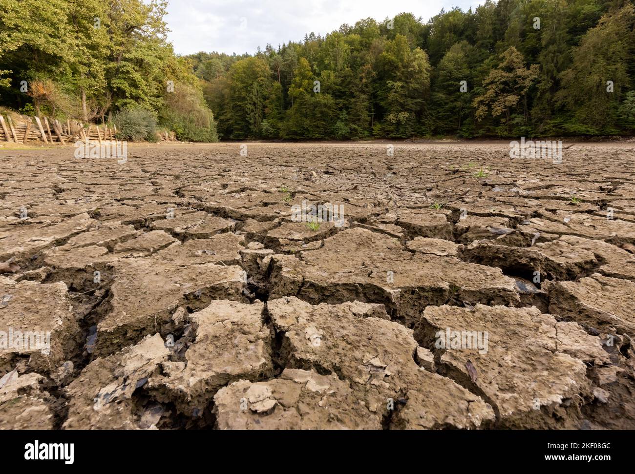 Dried land after drought hi-res stock photography and images - Alamy