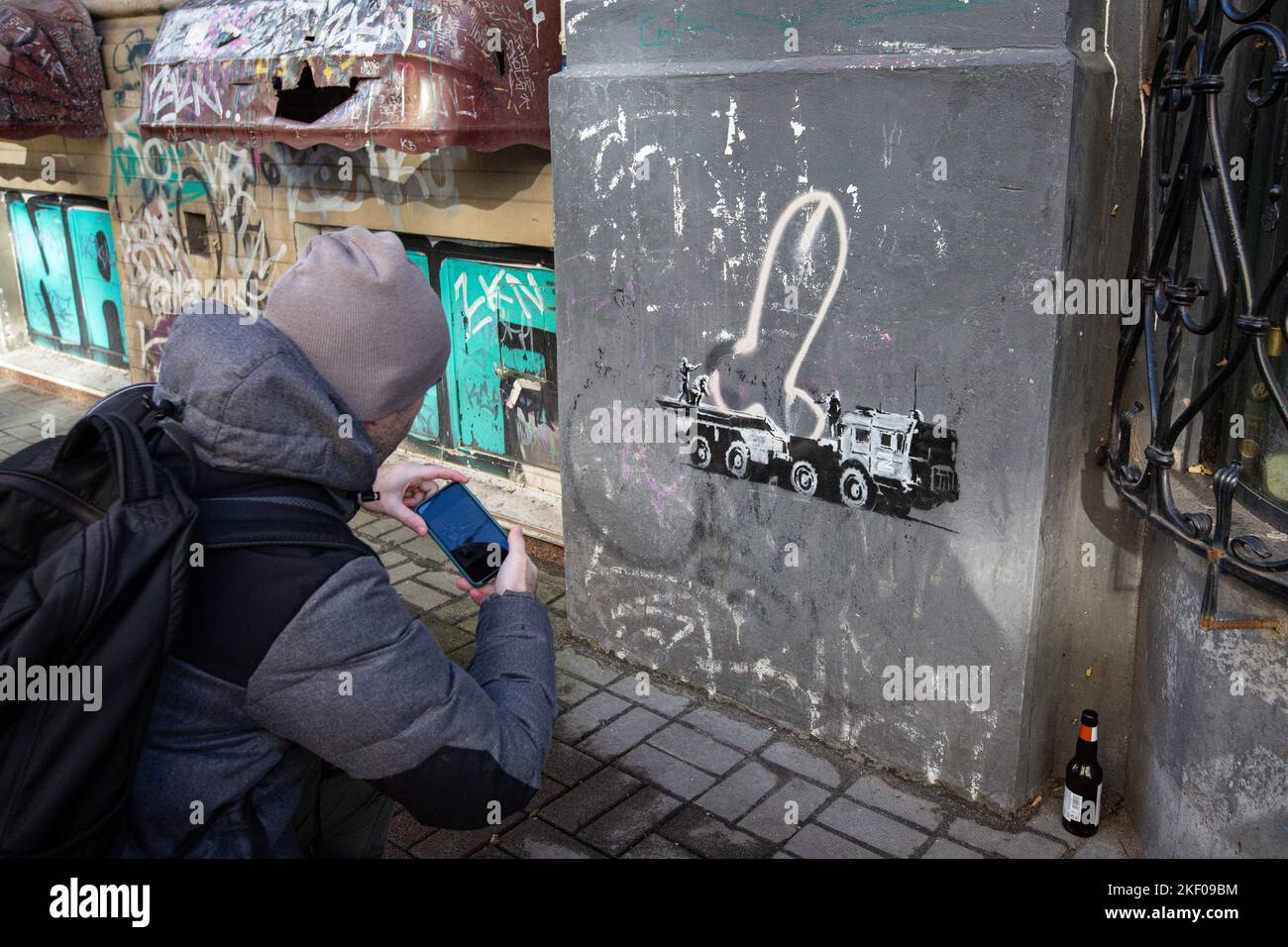 Banksy signature hi-res stock photography and images - Alamy