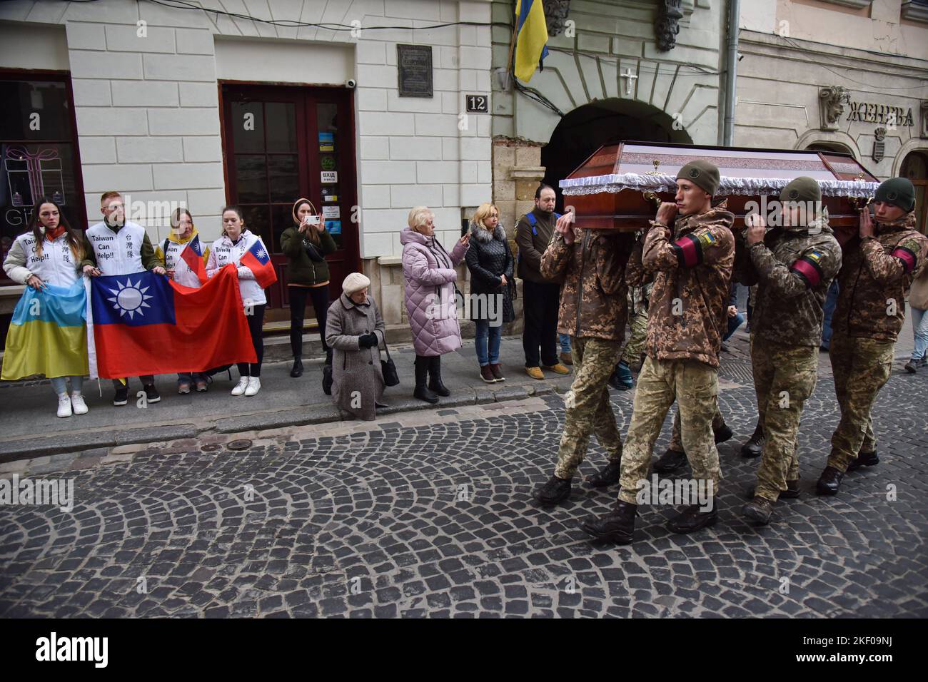 Soldiers carry the coffin with the body of Tseng Sheng-Guang, who was ...
