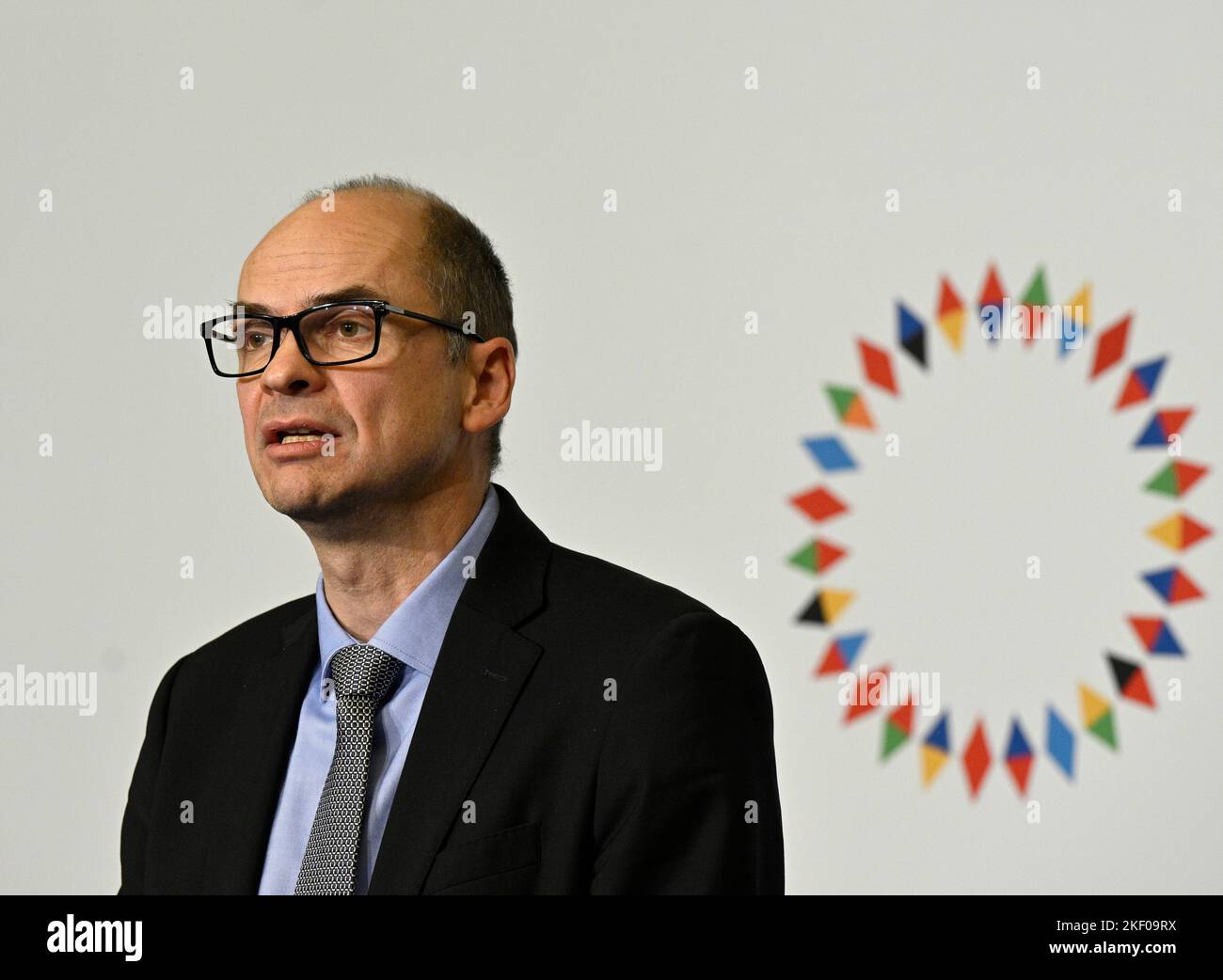 Dg grow hi-res stock photography and images - Alamy