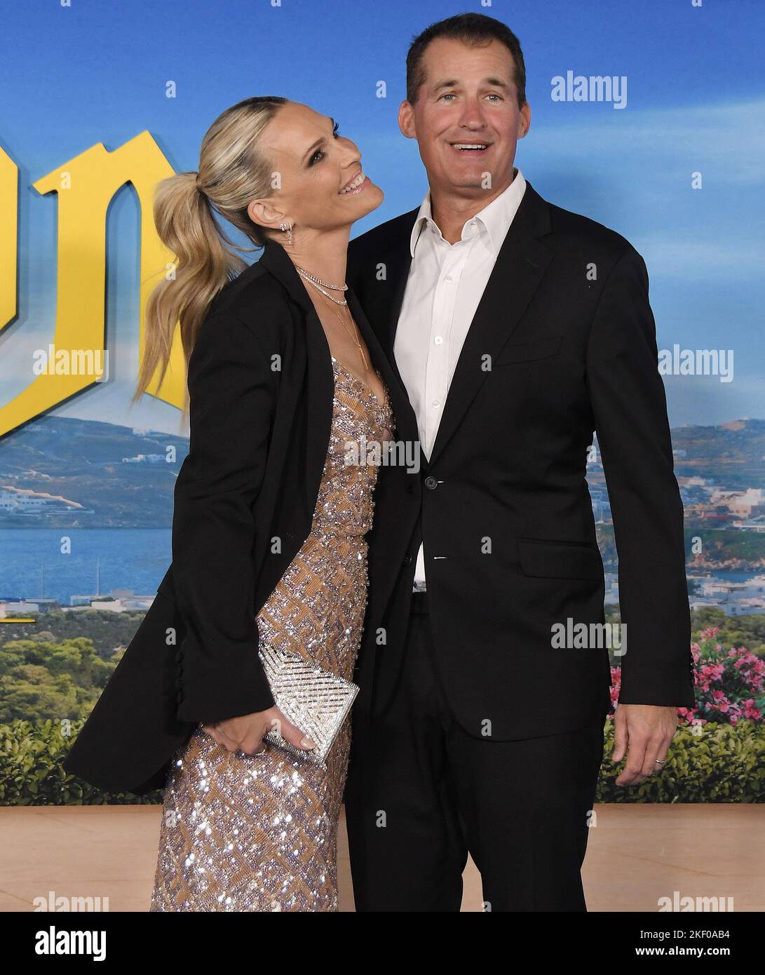 (L-R) Molly Sims and Scott Stuber at the GLASS ONION: A KNIVES OUT ...