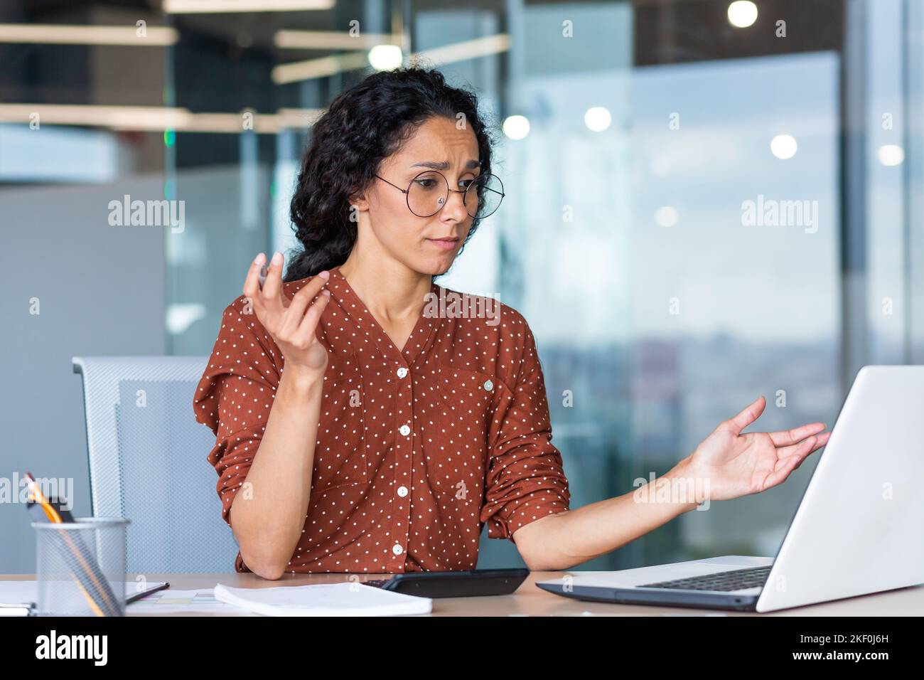 Indian woman sad hi-res stock photography and images - Alamy