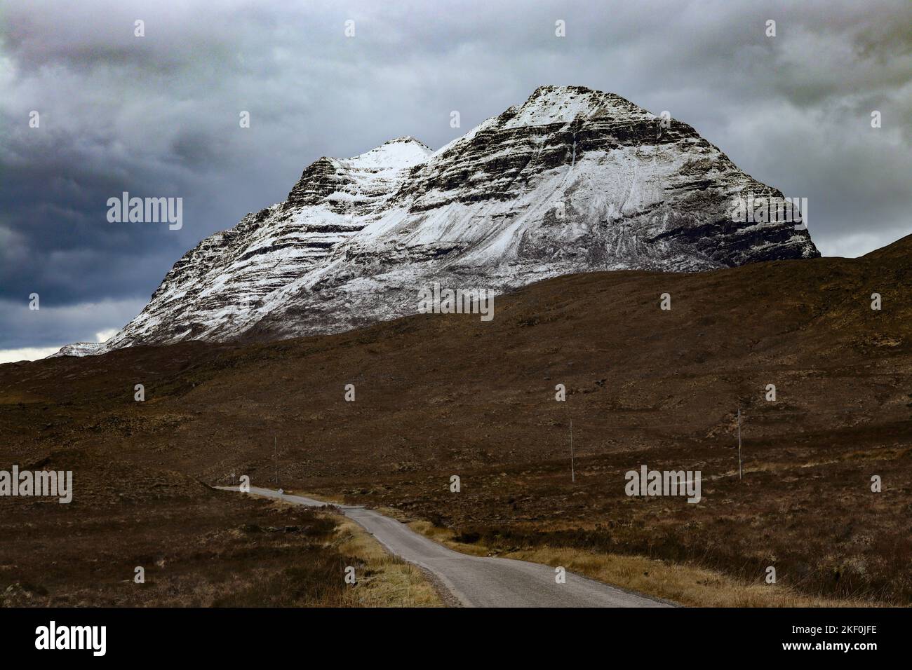 Torridon mountain munro winter snow hi-res stock photography and images ...