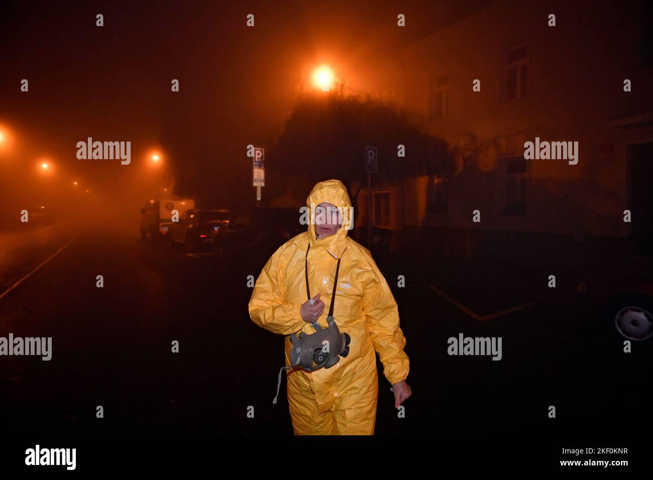 Man walking in the city in the night hi-res stock photography and ...