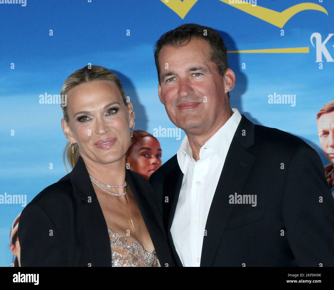 LOS ANGELES - NOV 14: Molly Sims, Scott Stuber at the "Glass Onion - A ...