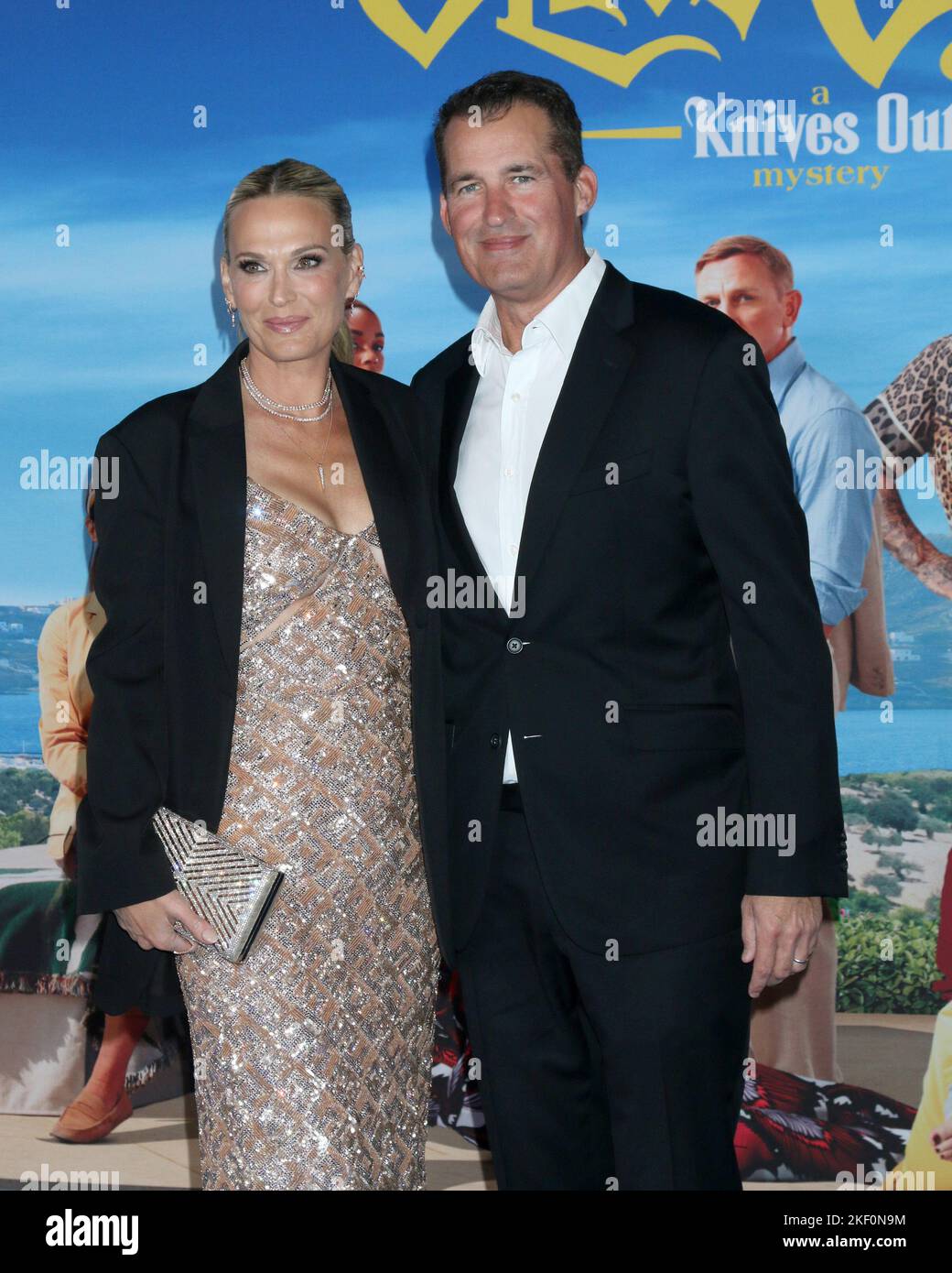 LOS ANGELES - NOV 14: Molly Sims, Scott Stuber at the "Glass Onion - A ...