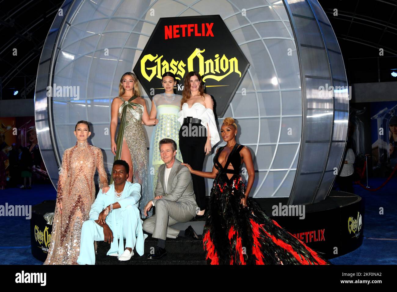 LOS ANGELES - NOV 14: Kate Hudson, Leslie Odom Jr., Madelyn Cline ...