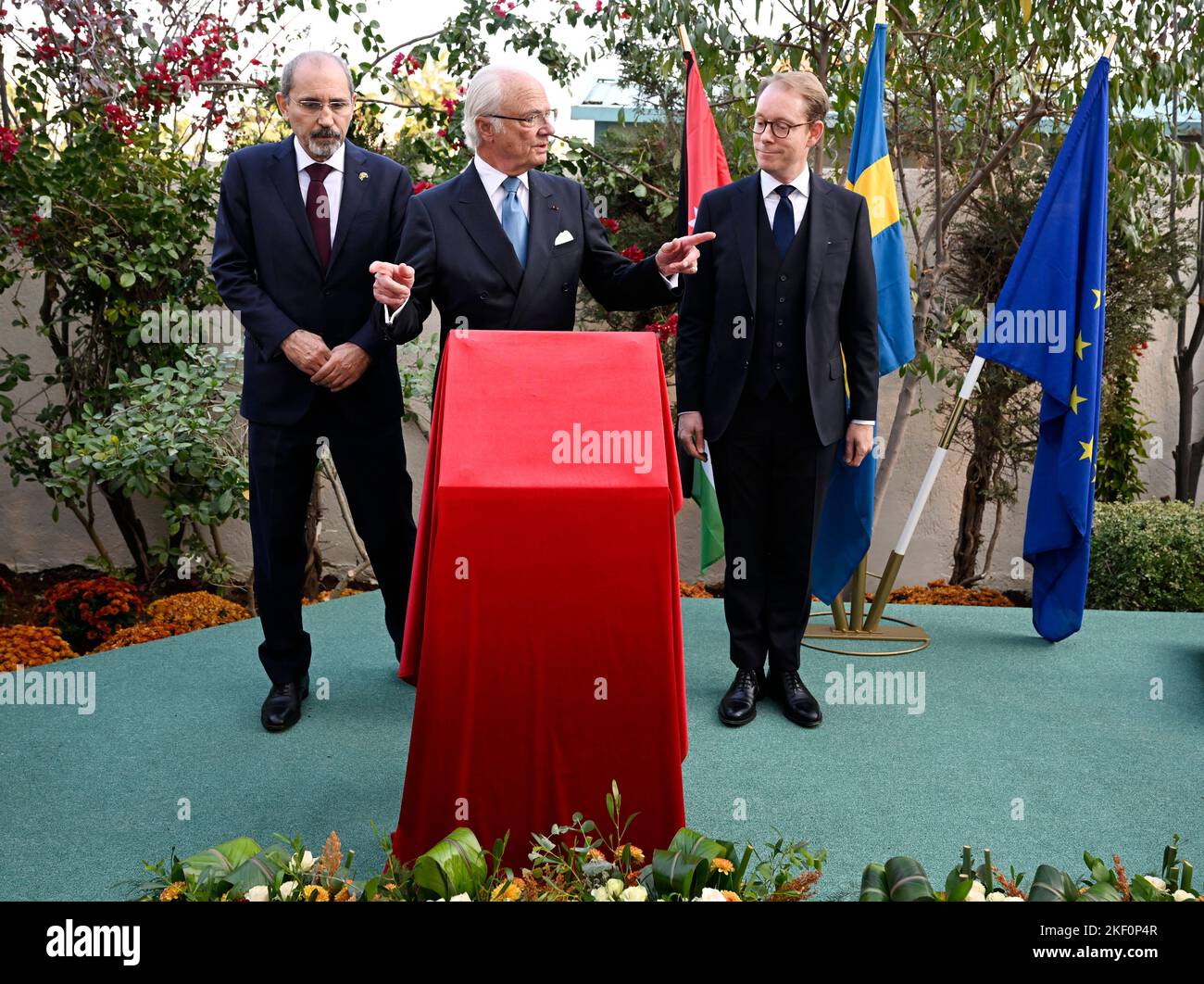 Jordanian Foreign Minister Ayman Safadi, H.M. King Carl XVI Gustaf and ...