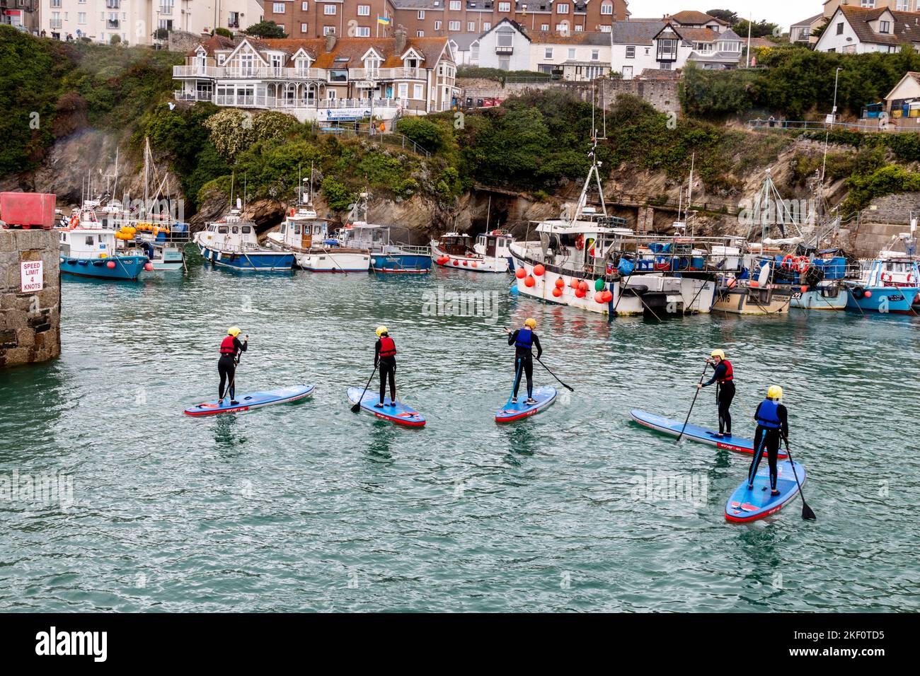 Group people learn stand hi-res stock photography and images - Alamy
