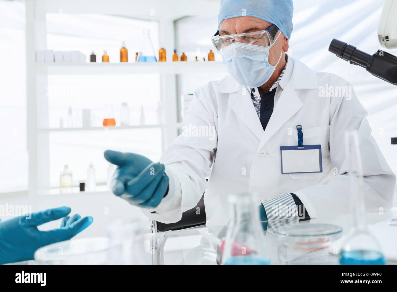 Senior woman microscope scientist hi-res stock photography and images ...