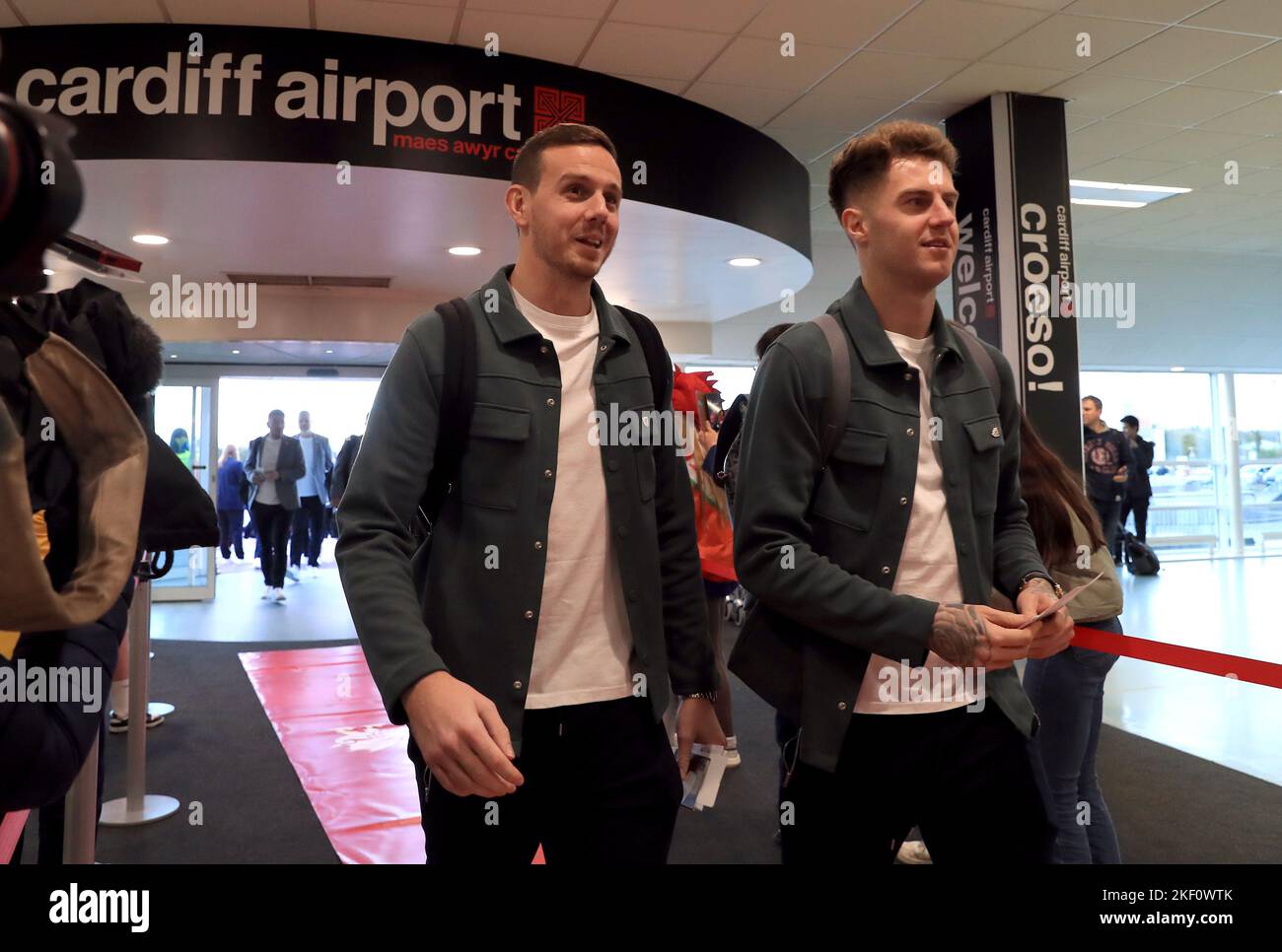 Cardiff airport qatar hi-res stock photography and images - Alamy