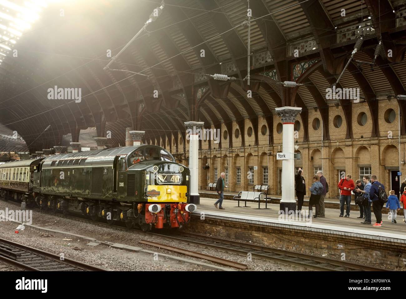 Heritage Class 40 diesel locomotive 40145 waits at York station with ...