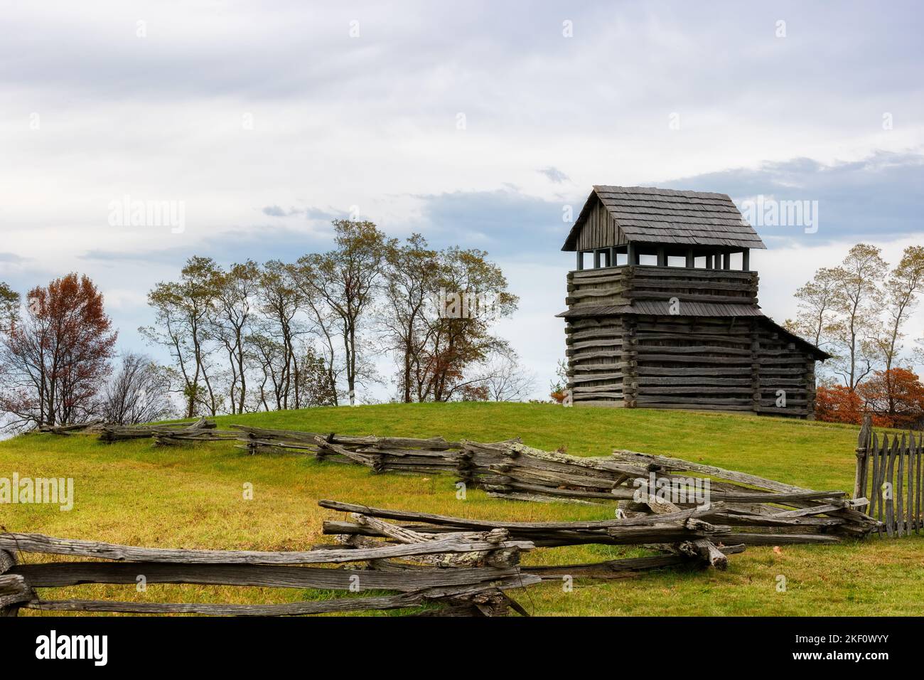 An old look out building along the Blue Ridge Parkway in Virginia Stock ...