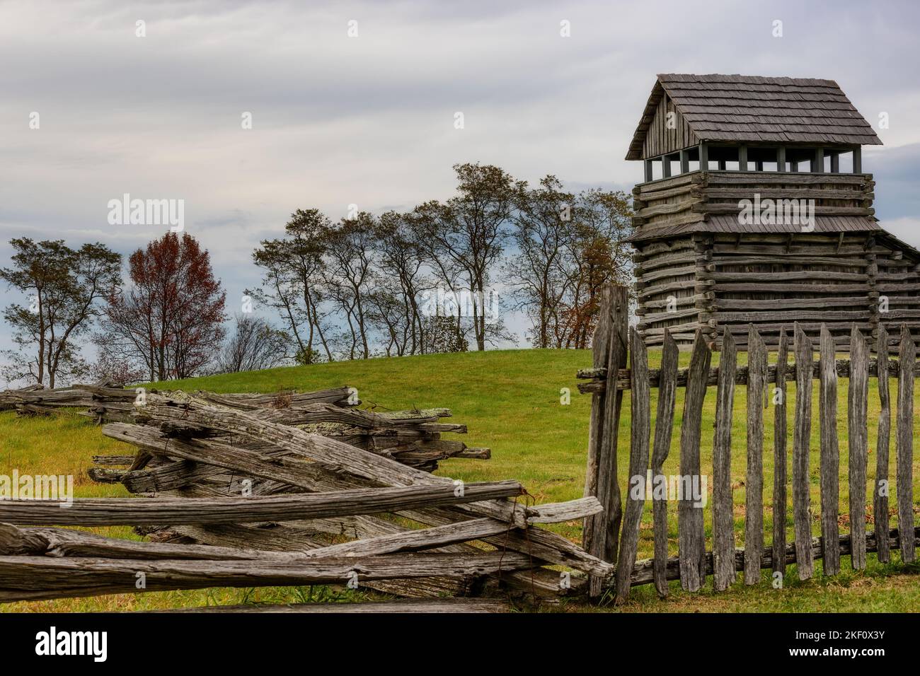 An old look out building along the Blue Ridge Parkway in Virginia Stock ...