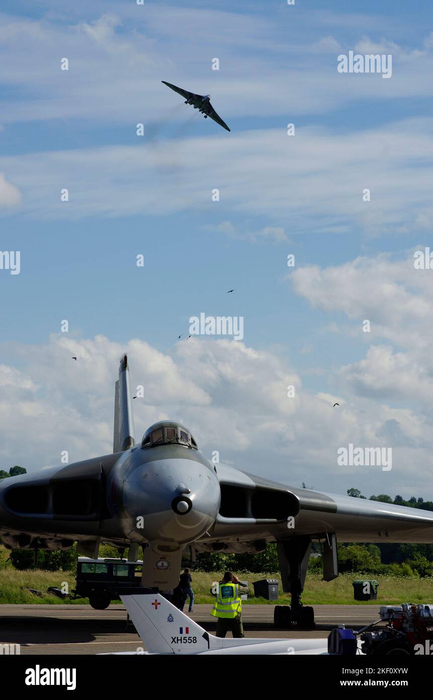 Avro Vulcan B2, XM655 with XH558 Flypast at Wellesbourne, England ...