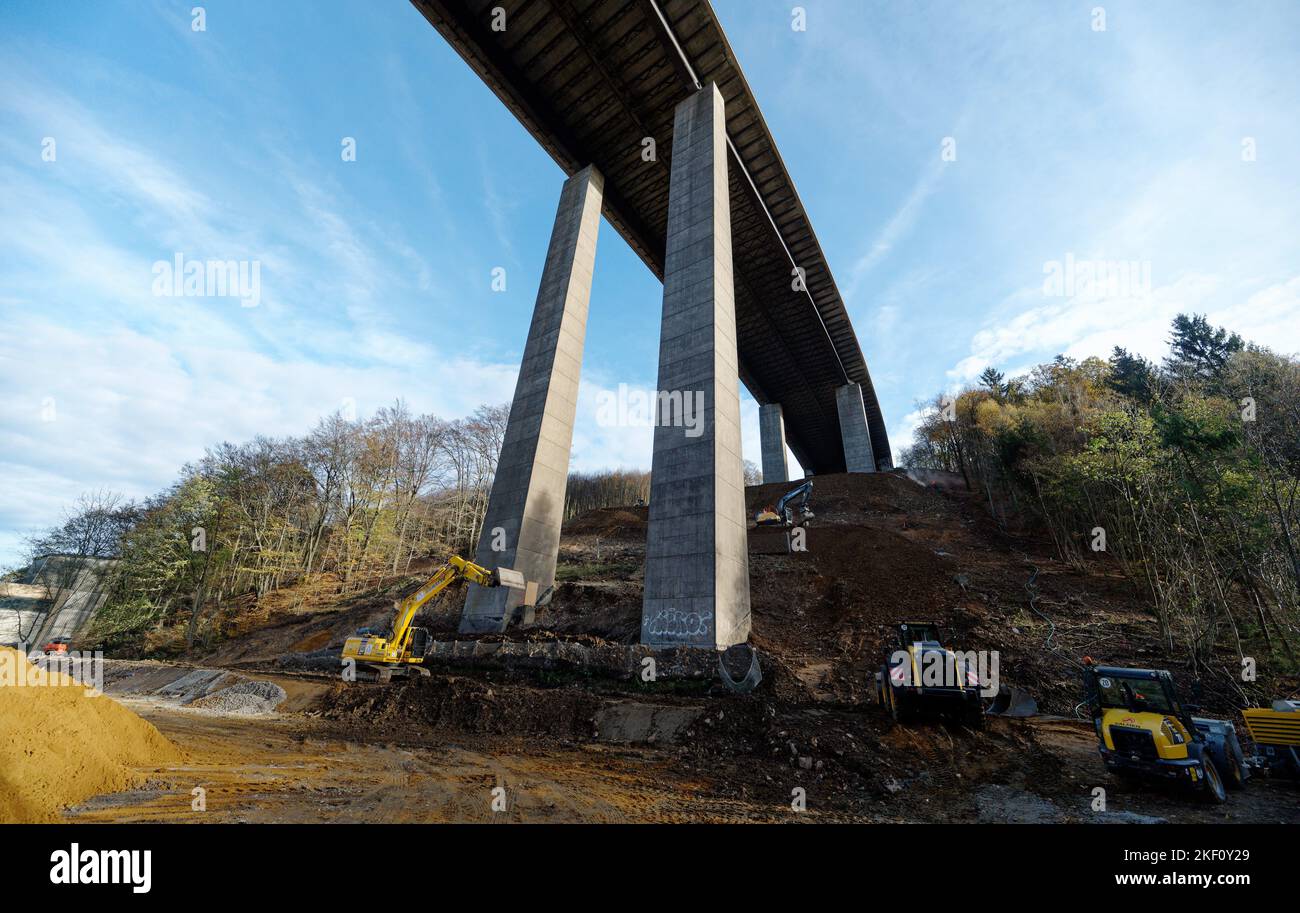 15 November 2022, North Rhine-Westphalia, Lüdenscheid: Construction ...