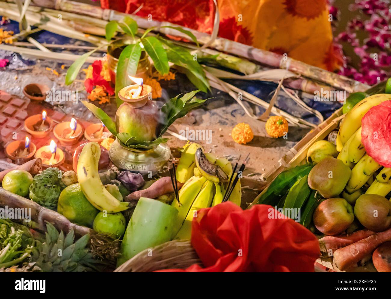 The Hindu religious offerings for sun god during Chhath festival Stock ...
