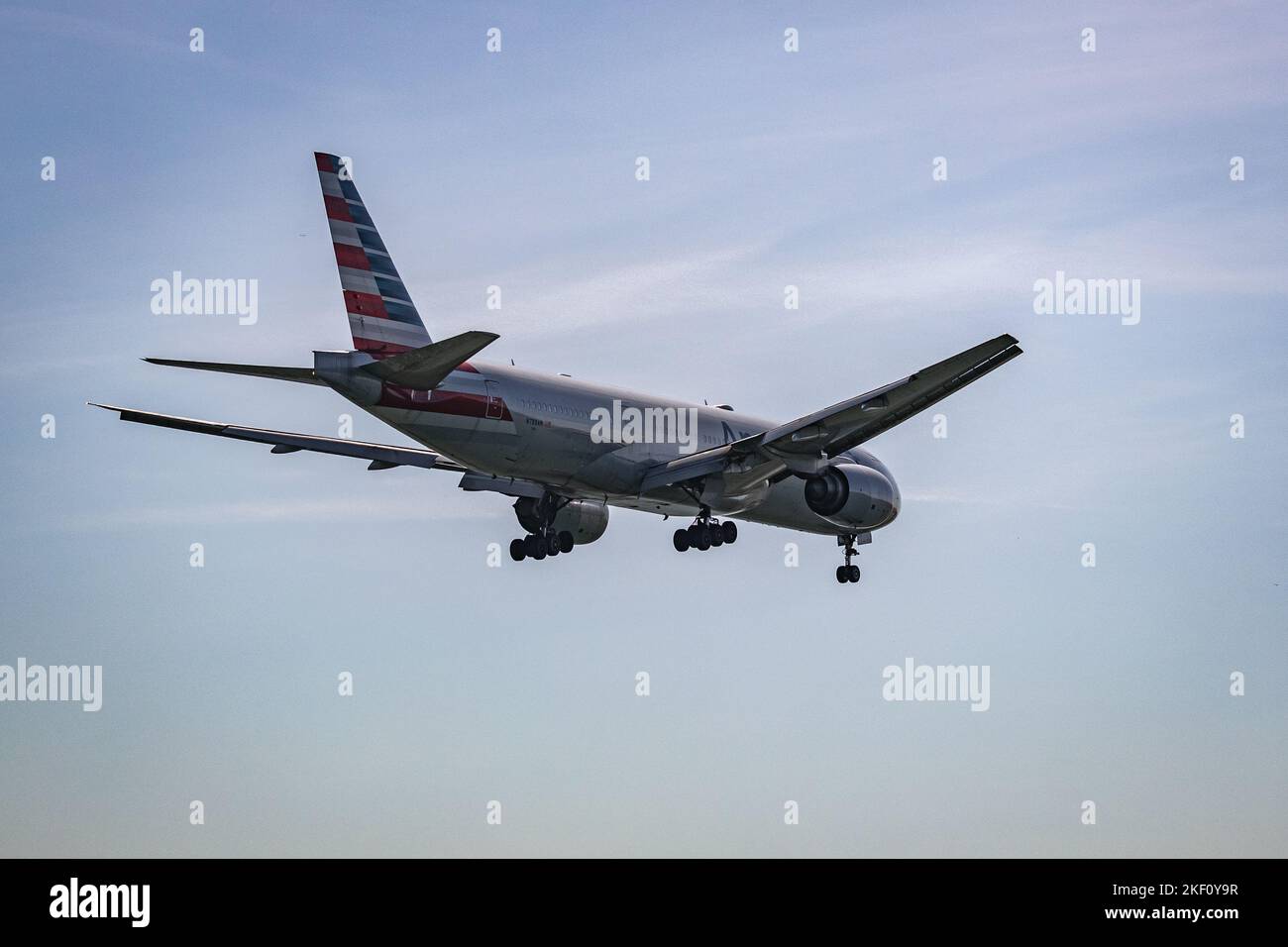 An American Airlines plane ready for landing Stock Photo - Alamy