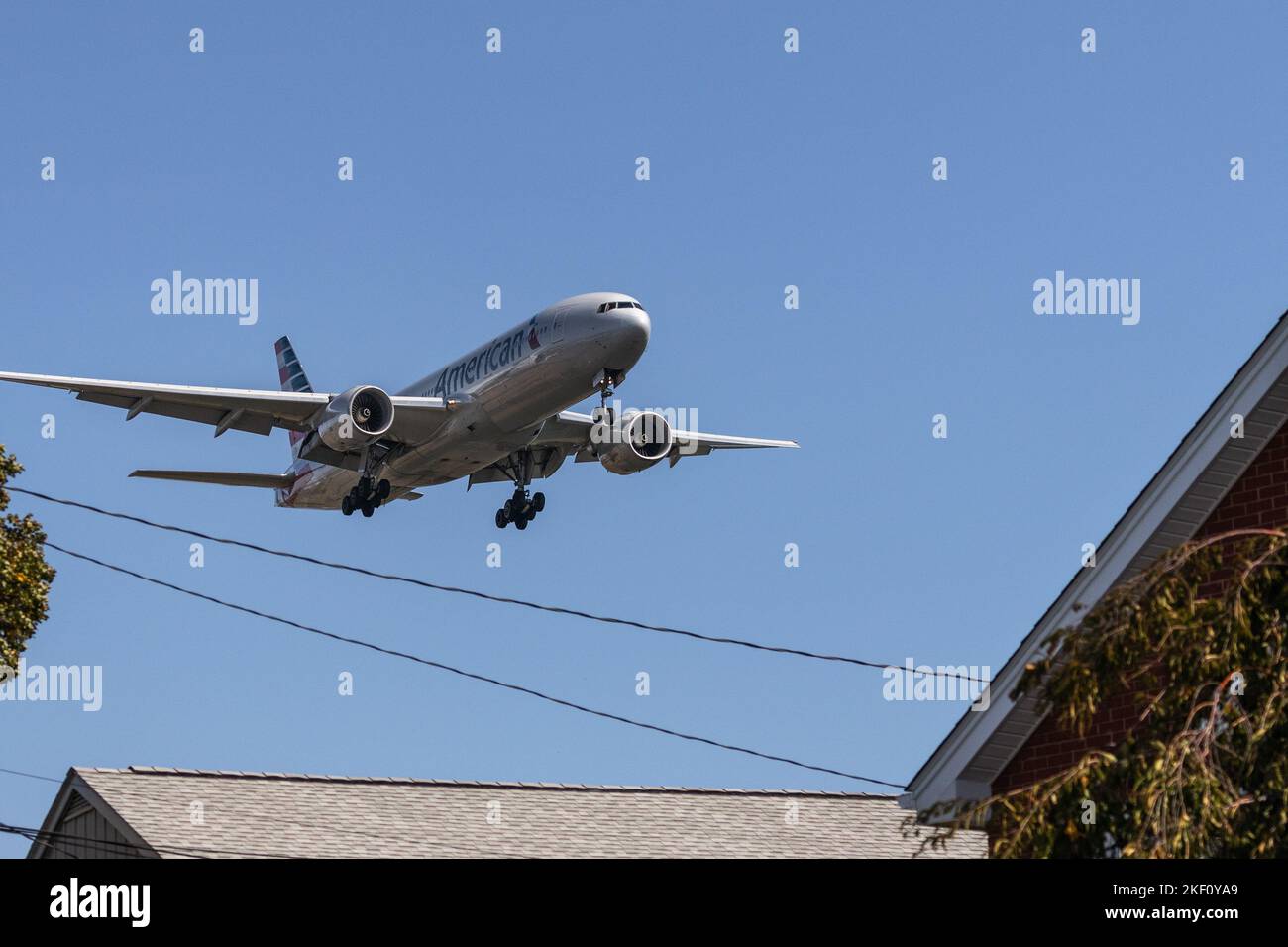 An American Airlines plane ready for landing Stock Photo - Alamy