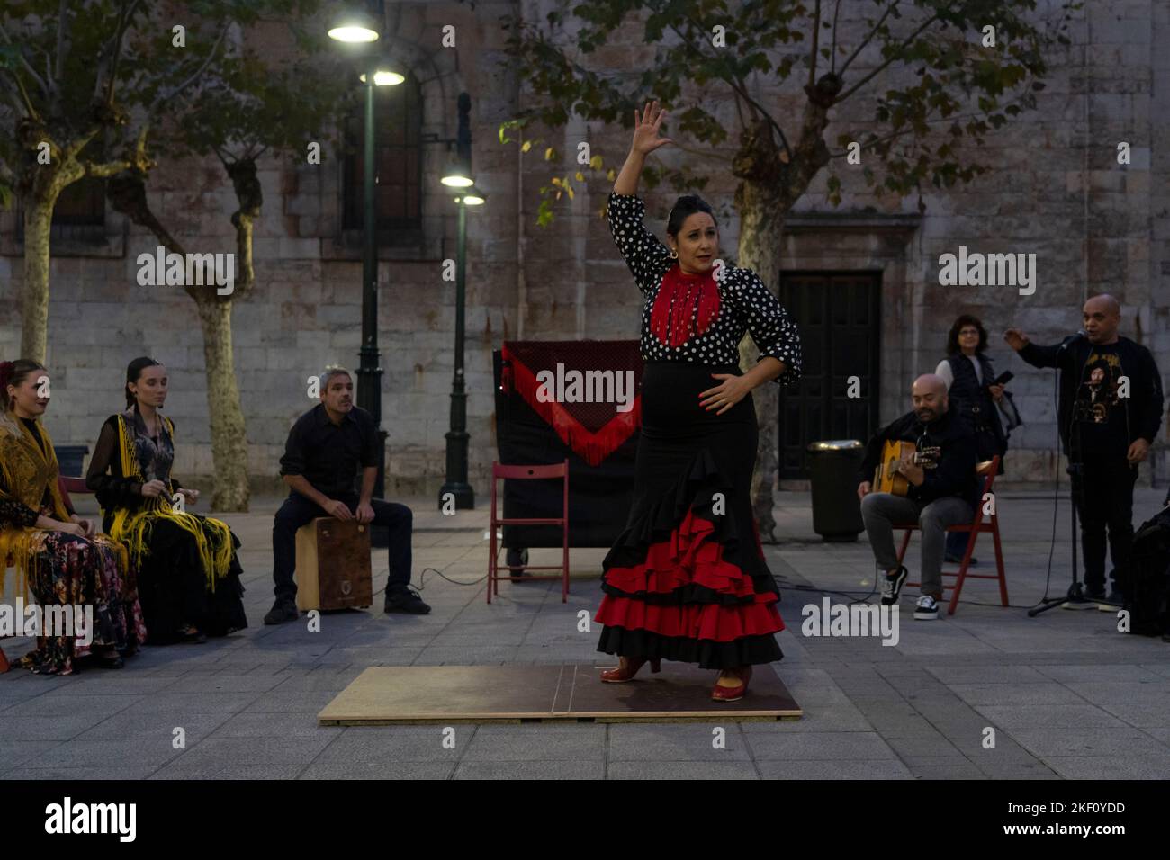Different performances by flamenco groups through the streets and ...