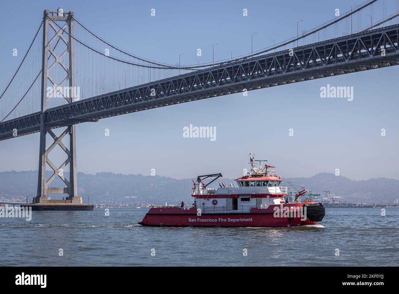 A fire boat from the San Francisco Fire Department Stock Photo - Alamy