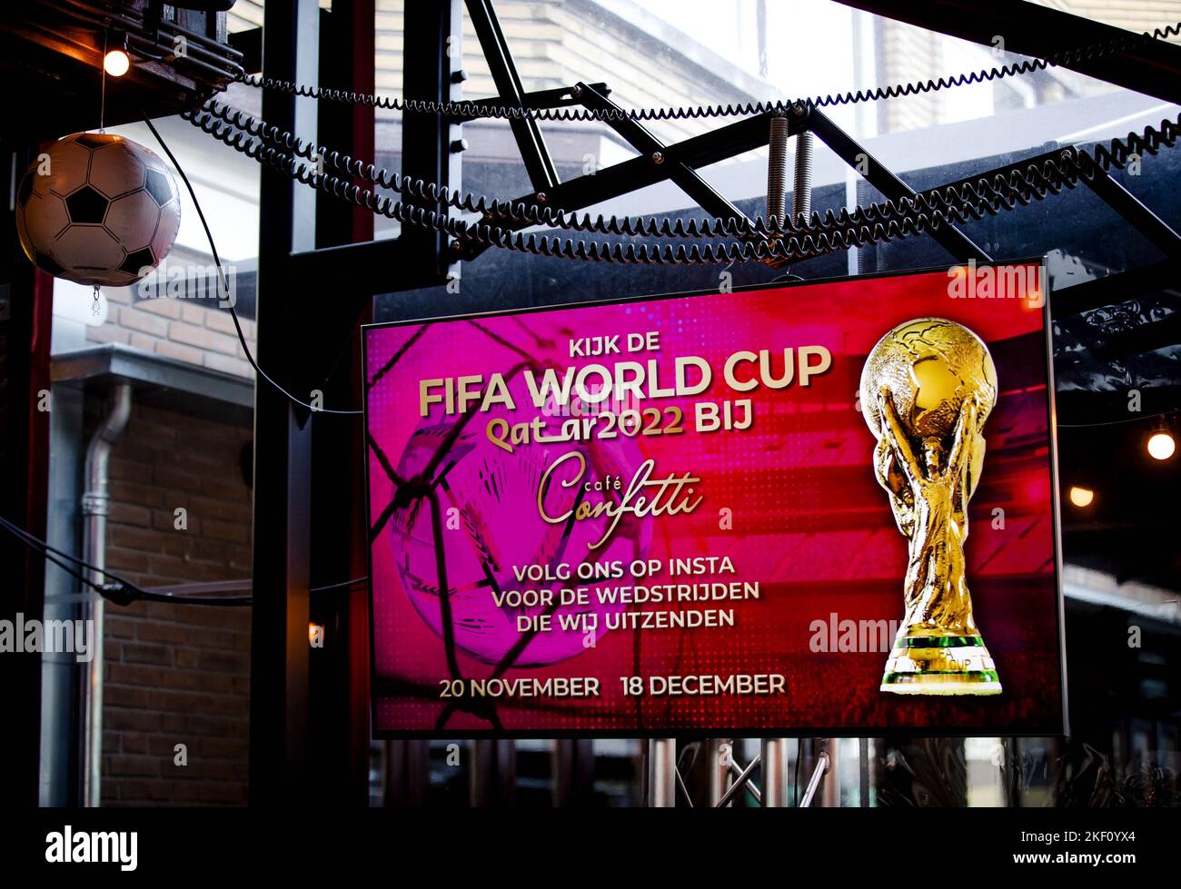 2022-11-15 15:43:21 APELDOORN - A cafe has been decorated in the run-up ...