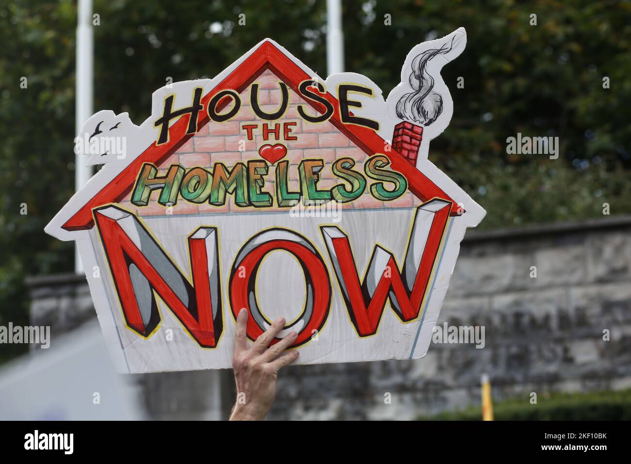 Anti homeless sign hi-res stock photography and images - Alamy