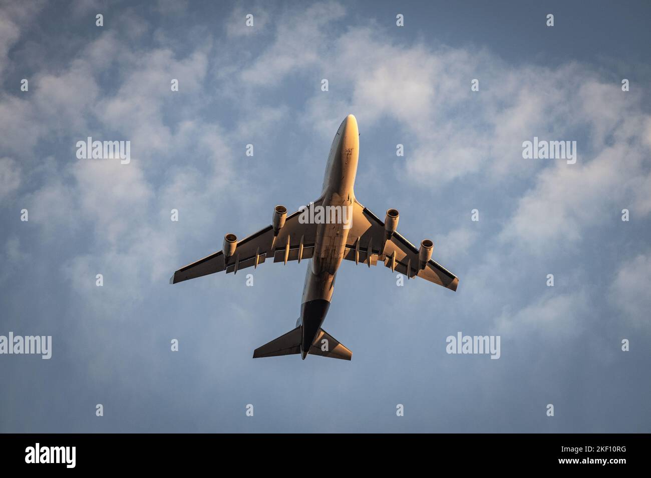 A Boeing 747 jetliner shortly after take off Stock Photo - Alamy
