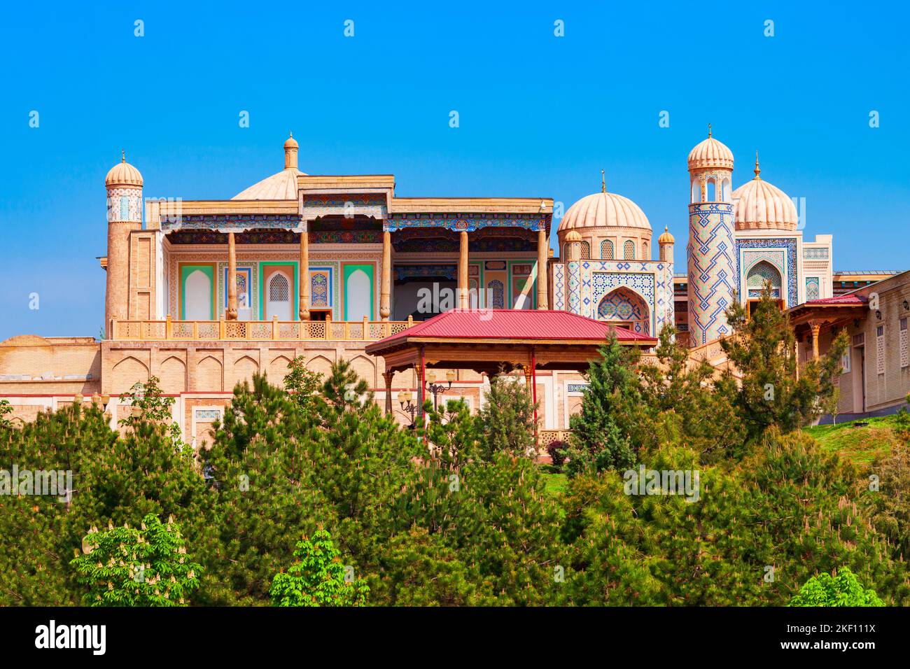 Hazrat Khizr or Hazret Hyzr Mosque in the Samarkand city in Uzbekistan ...