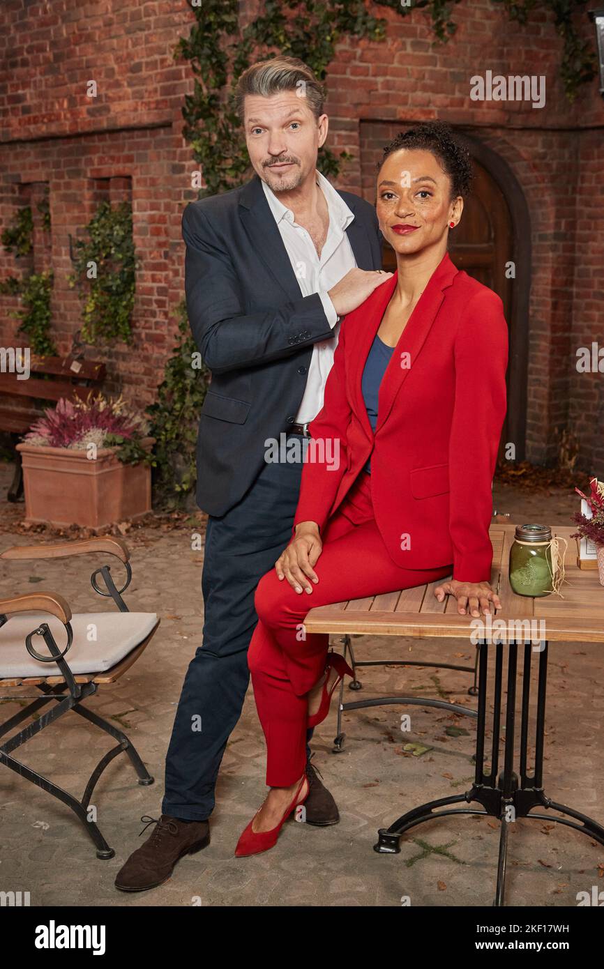 14 November 2022, Lower Saxony, Lüneburg: Actors Hardy Krüger Jr. as ...