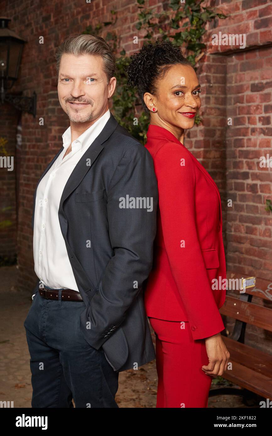 14 November 2022, Lower Saxony, Lüneburg: Actors Hardy Krüger Jr. as ...