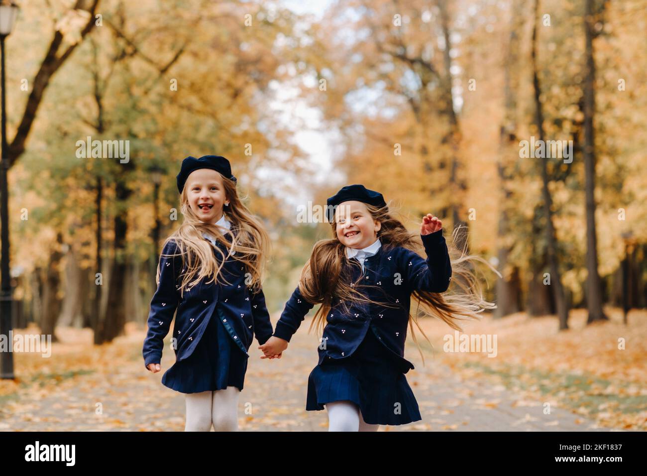 Children outside in october hi-res stock photography and images - Alamy