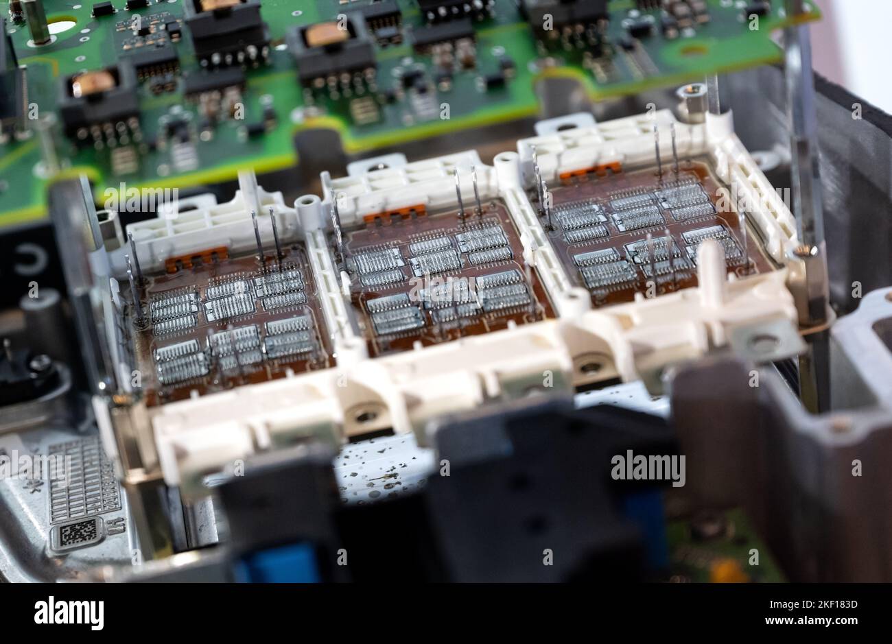 Neubiberg, Germany. 15th Nov, 2022. A 'HybridPack Drive' from Infineon ...