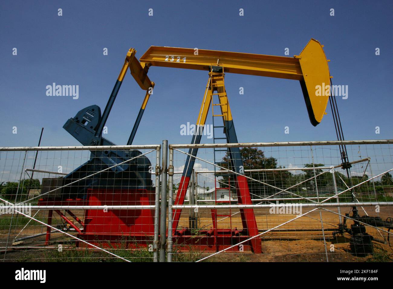 CABIMAS-ZULIA-VENEZUELA- 15-08-2011. A pumpjack is seen in an oil field ...
