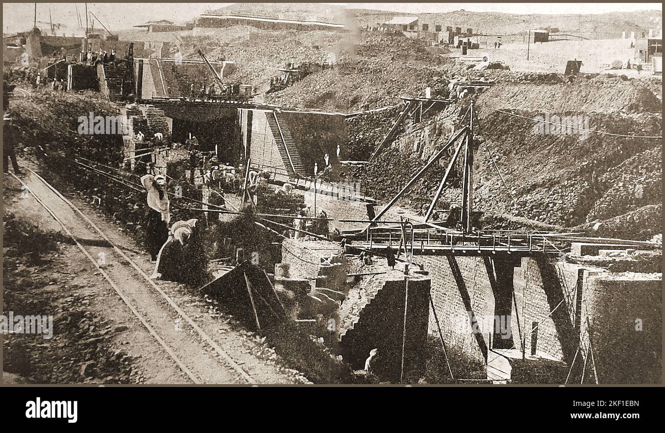 Egyptian construction workers digging hi-res stock photography and ...