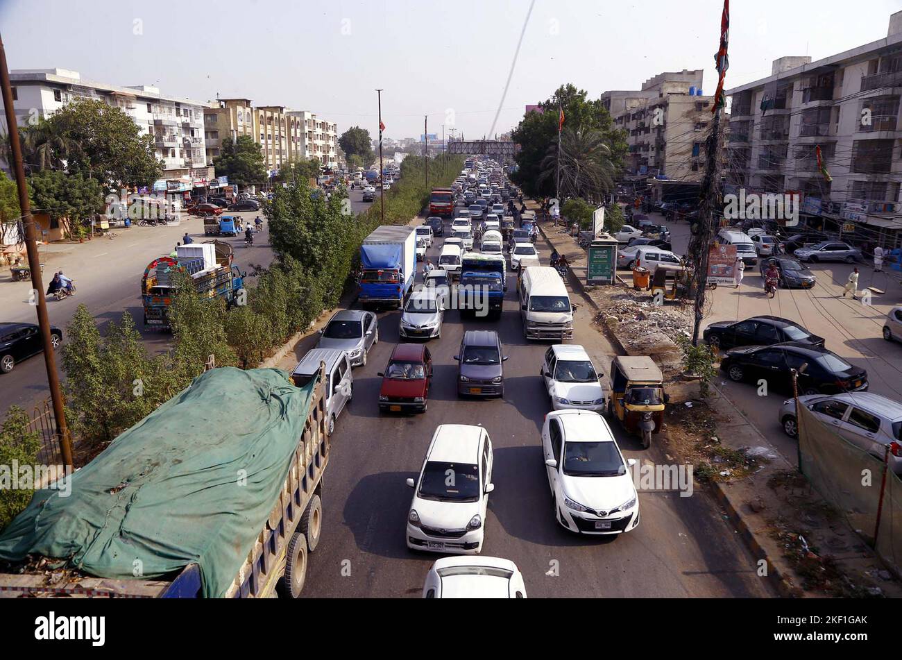 A large number of vehicles stuck in traffic jam at Rashid Minhas road ...