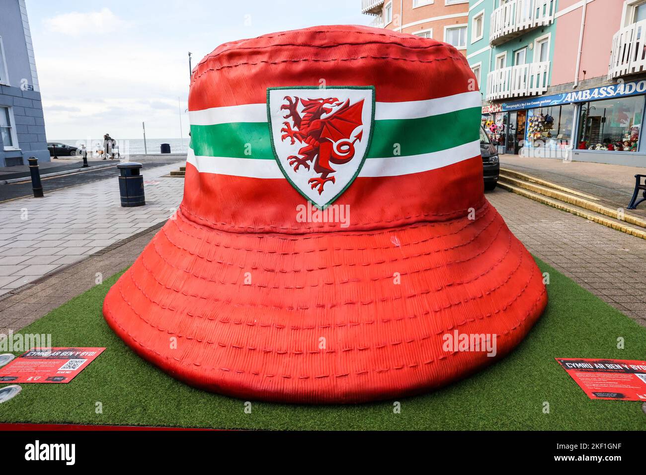 Aberystwyth, Wales, UK. 15th Nov, 2022. Giant iconic Welsh football ...