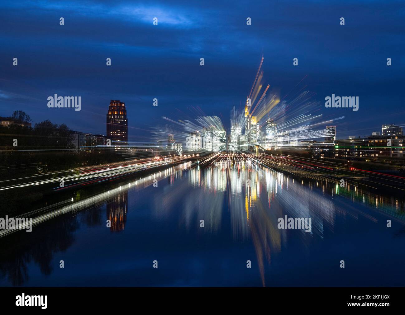 15 November 2022, Hessen, Frankfurt/Main: The bank skyline of Frankfurt ...