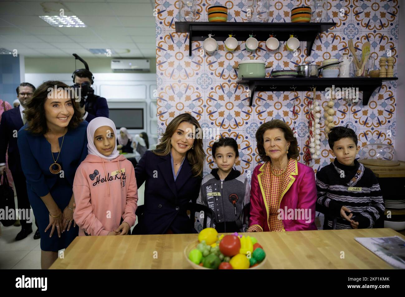 Amman, Jordanien. 15th Nov, 2022. Queen Rania of Jordan with King Carl ...