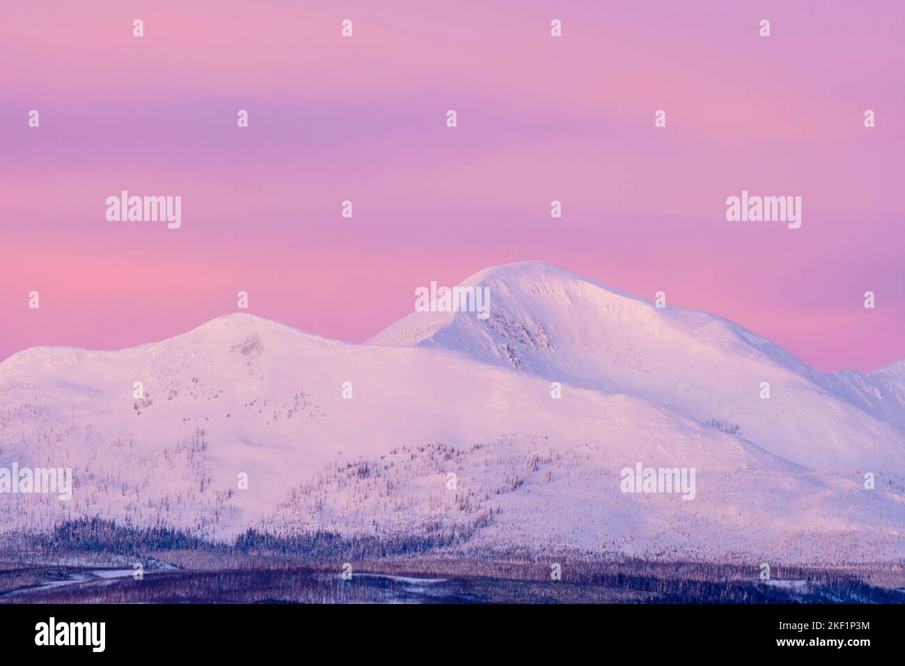 Sunset skies over the Gallatin Range, Yellowstone National Park ...