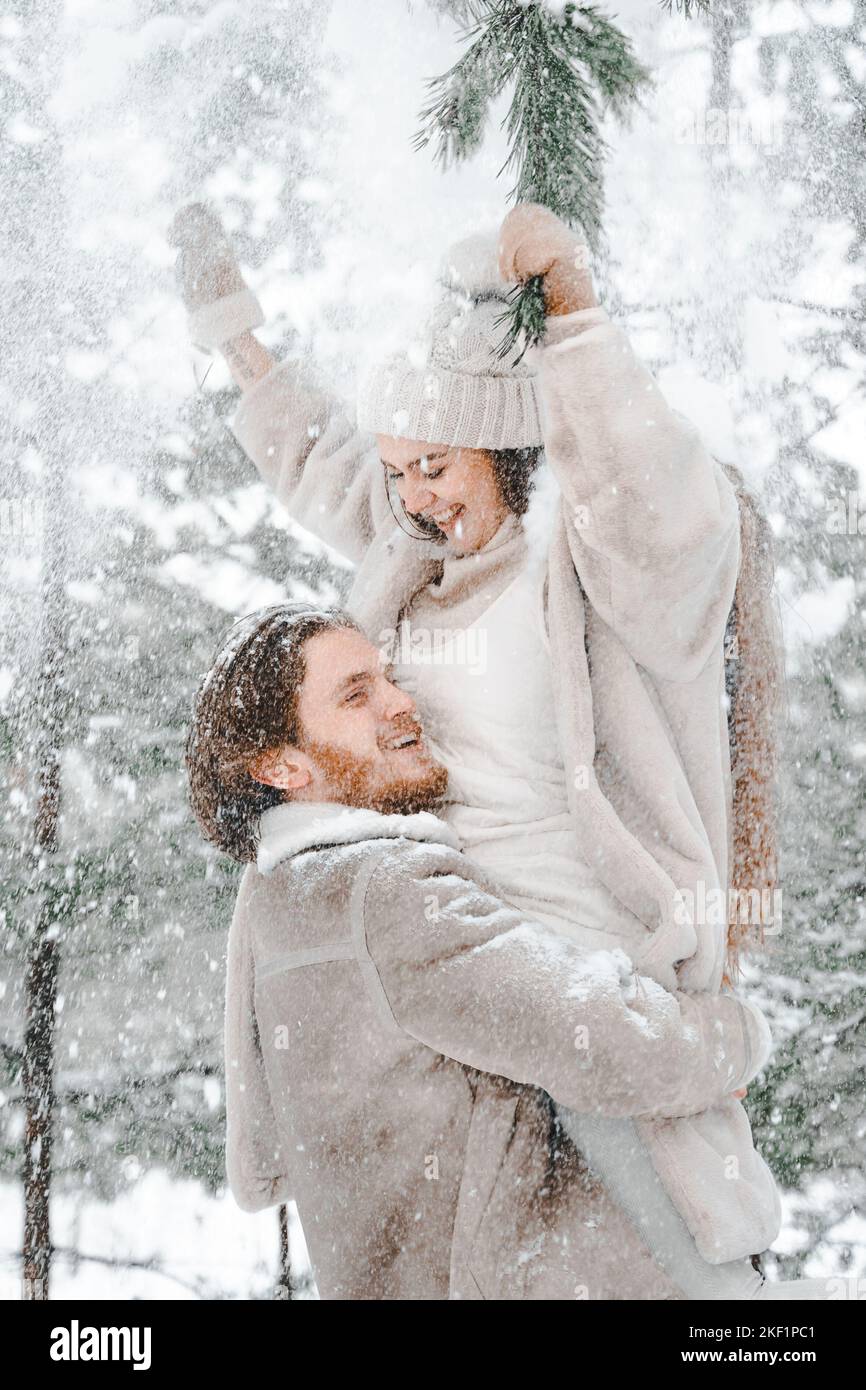 Snowy love story hi-res stock photography and images - Alamy