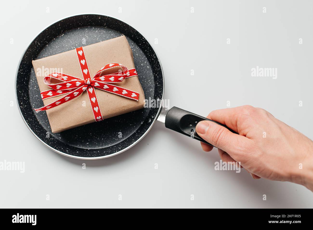Parcel gift box icon hi-res stock photography and images - Alamy