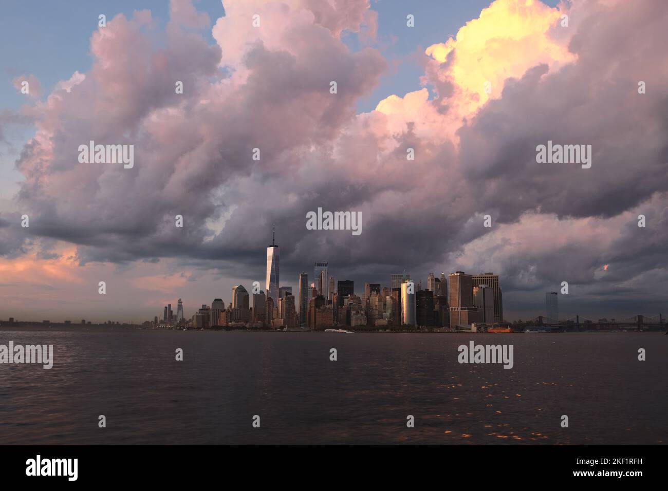 Panoramic view of the Manhattan sky line in New York City with a very ...