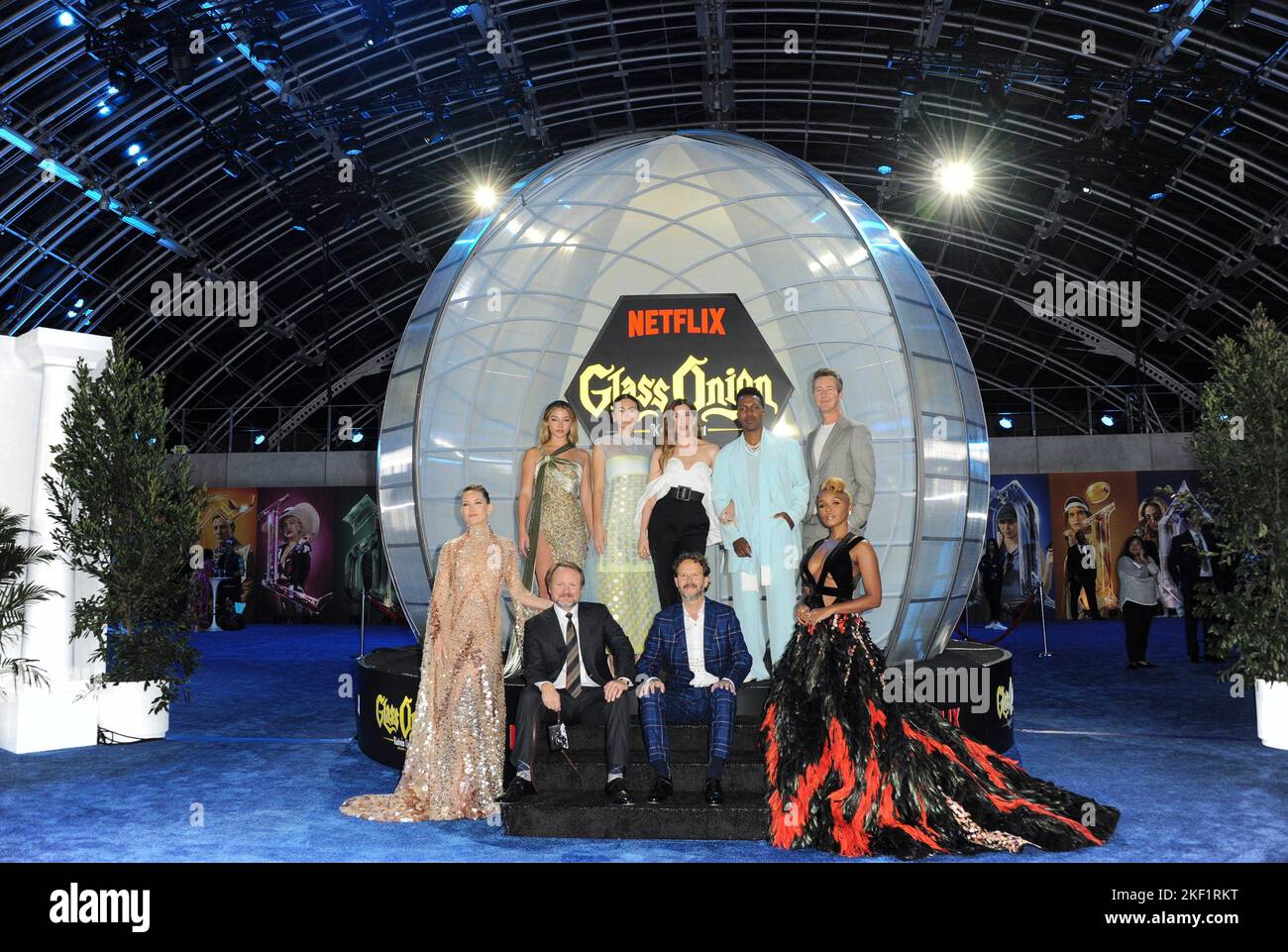 Madelyn cline and jessica henwick hi-res stock photography and images ...